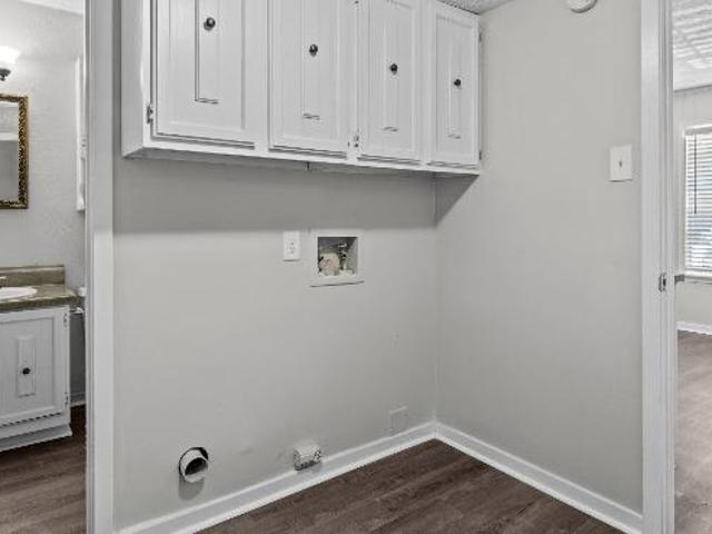 2 Br, 1 bath, Apartment 2501 Culkin Rd