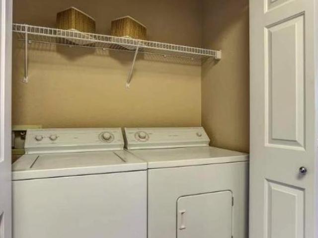 2 Br, 1 bath, Apartment 2501 NE Overlook Dr