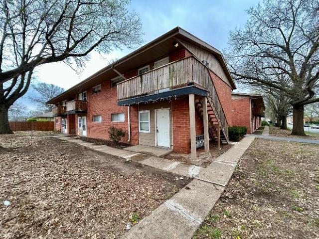 2 Br, 1 bath, Apartment 2506 Redbud Lane