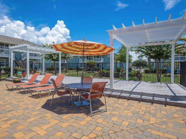 2 Br, 1 bath, Apartment 251 Eisenhower Dr