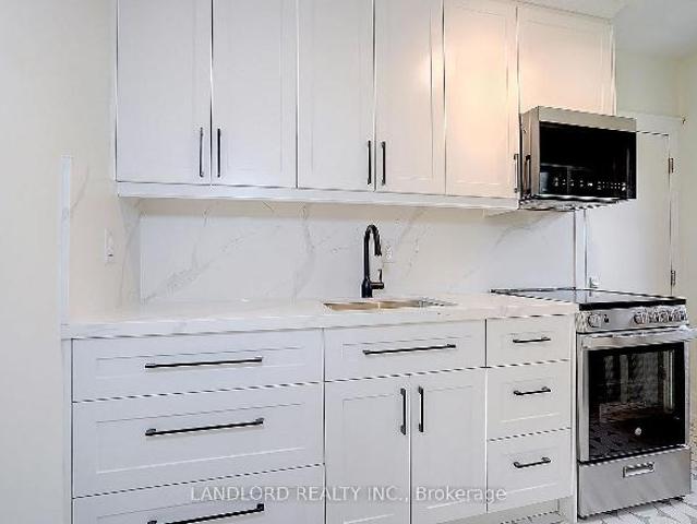 2 Br, 1 bath, Apartment 2520 Bloor Street West