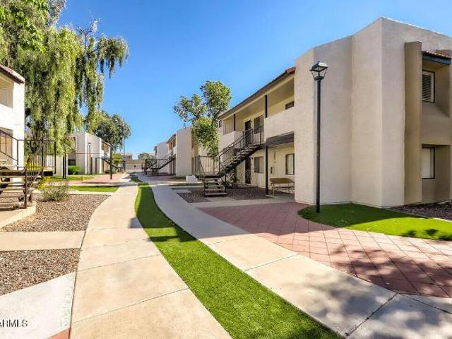 2 Br, 1 bath, Apartment 2524 W Glenrosa Avenue