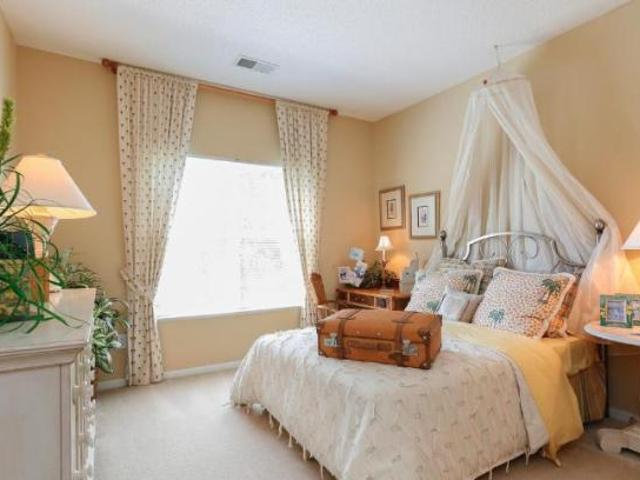 2 Br, 1 bath, Apartment 2525 Crescent View Dr