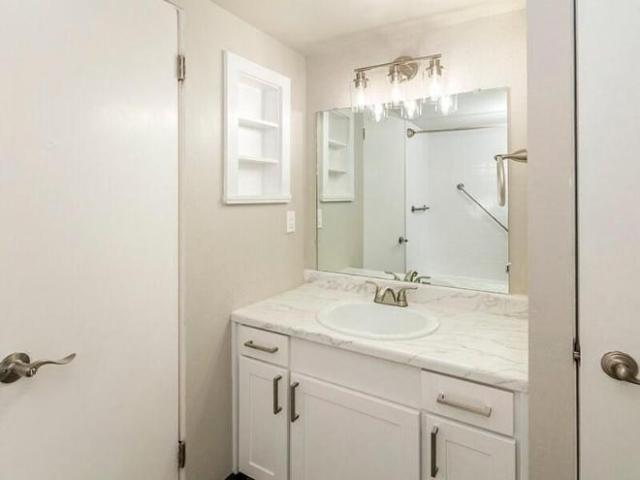 2 Br, 1 bath, Apartment 25 Sommerlyn Road