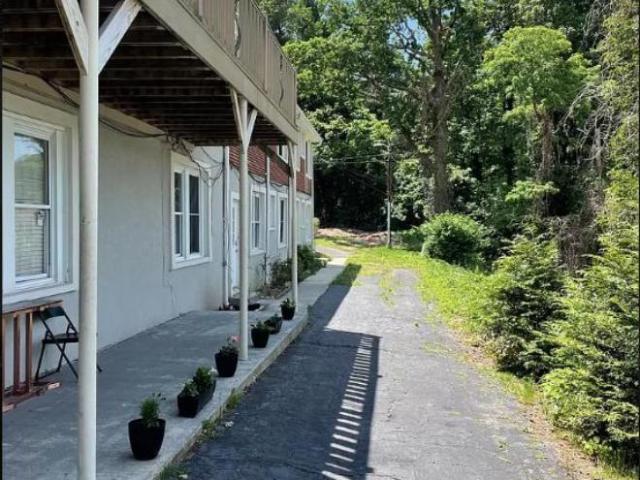 2 Br, 1 bath, Apartment 25 White Pine Dr