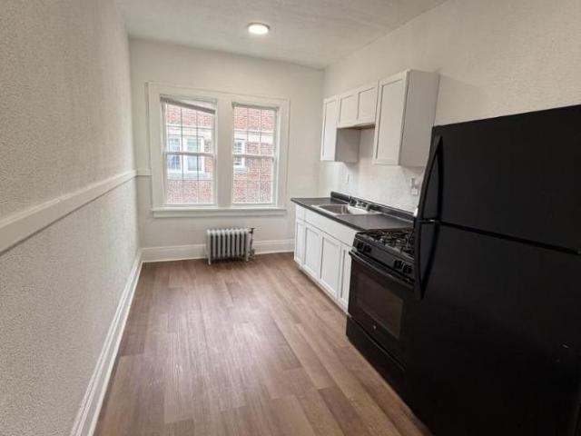 2 Br, 1 bath, Apartment 2664 North Moreland Boulevard