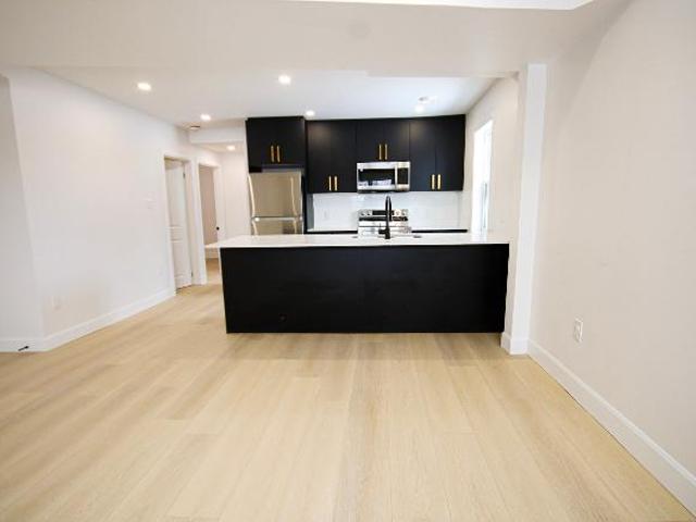 2 Br, 1 bath, Apartment 269 Madison Ave S