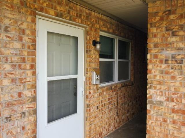 2 Br, 1 bath, Apartment 2612 5th Ave