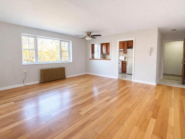 2 Br, 1 bath, Apartment 261 South Winebiddle Street