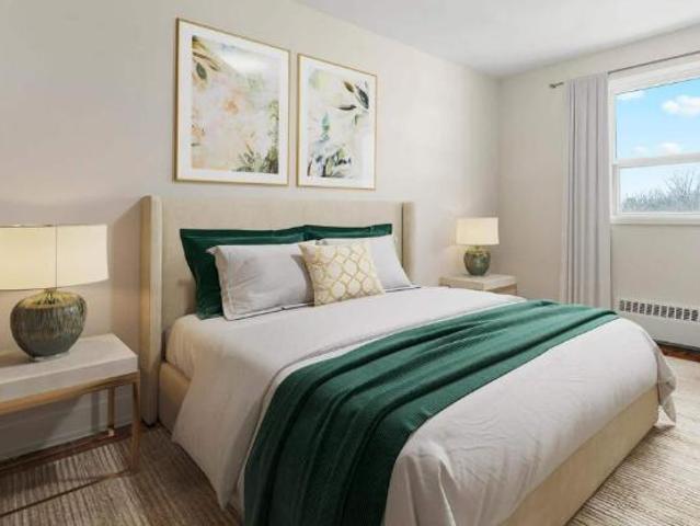 2 Br, 1 bath, Apartment 26 Park St E