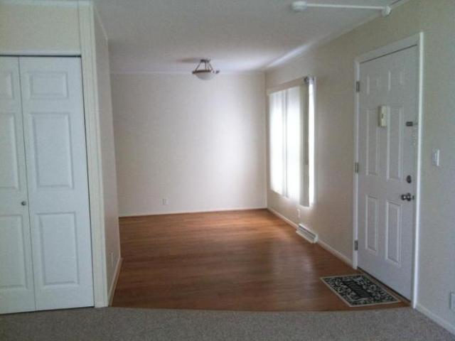 2 Br, 1 bath, Apartment 26 Winslow Dr