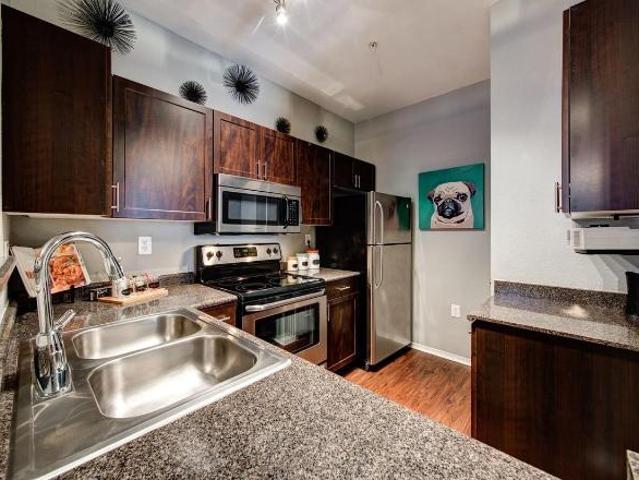 2 Br, 1 bath, Apartment 2752 Gaston Avenue