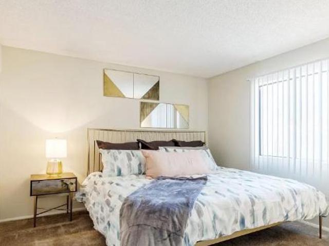 2 Br, 1 bath, Apartment 2700 W Sahuaro Dr