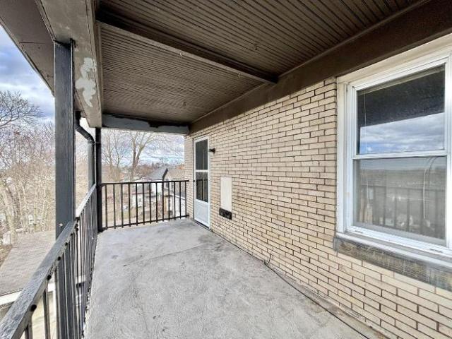 2 Br, 1 bath, Apartment 2705 Broadway Avenue