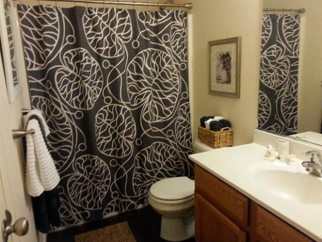 2 Br, 1 bath, Apartment 2710 & 2720 1st Street