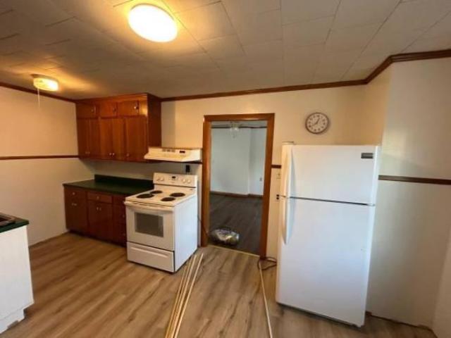 2 Br, 1 bath, Apartment 27 Oxford Ave