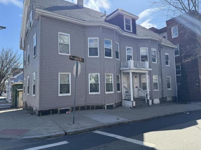 2 Br, 1 bath, Apartment 27 Salem Street