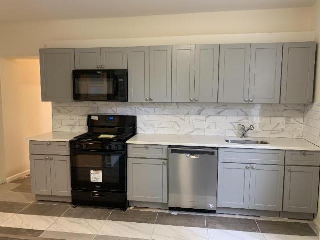 2 Br, 1 bath, Apartment 285 Fulton Street