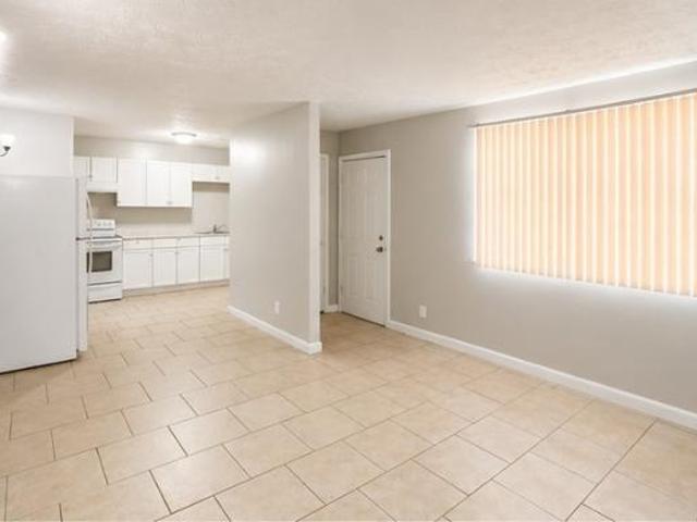 2 Br, 1 bath, Apartment 2862 W 1st St
