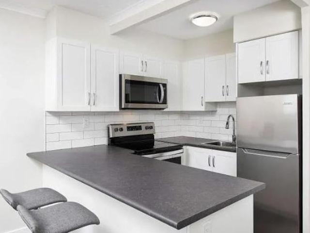 2 Br, 1 bath, Apartment 286 Finch Avenue West