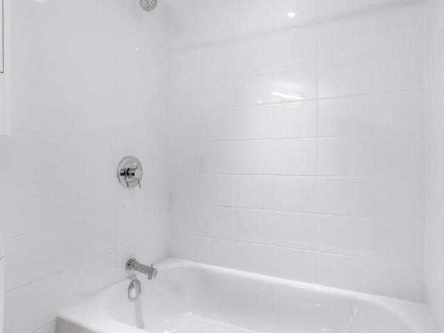 2 Br, 1 bath, Apartment 287 Markland Dr