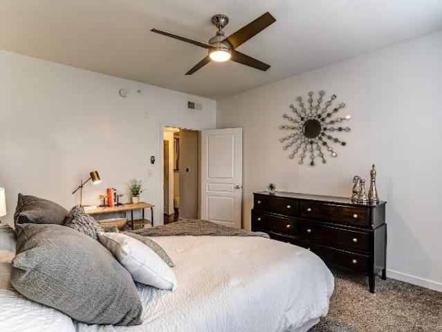 2 Br, 1 bath, Apartment 2802 N Carrol Ave