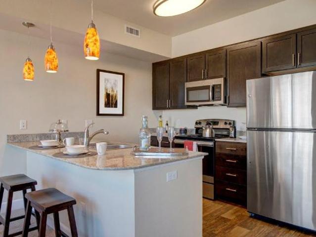2 Br, 1 bath, Apartment 2811 Upper Vickers View