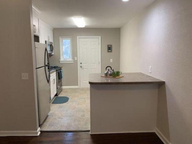 2 Br, 1 bath, Apartment 2811 Marlowe Ave
