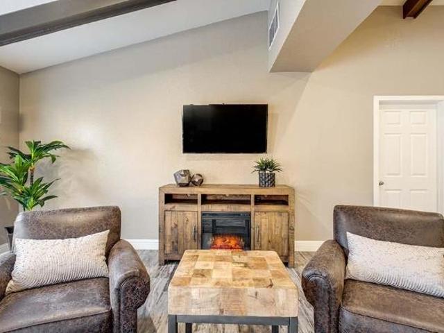 2 Br, 1 bath, Apartment 2825 Tiber Dr