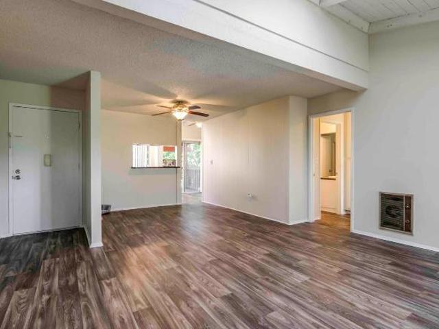 2 Br, 1 bath, Apartment 2950 Fletcher Pkwy