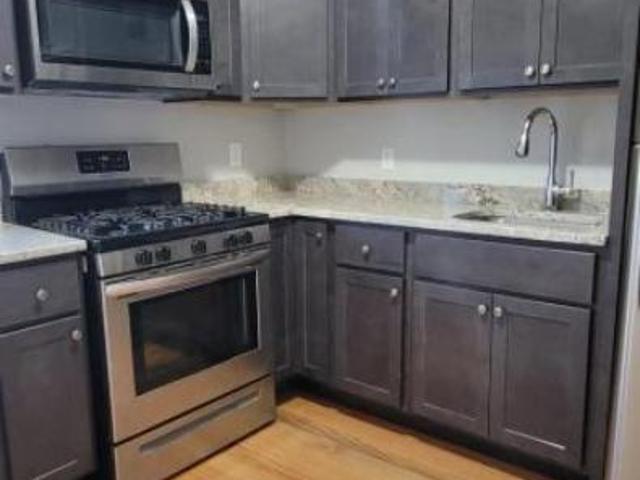 2 Br, 1 bath, Apartment 297 301 Flint St