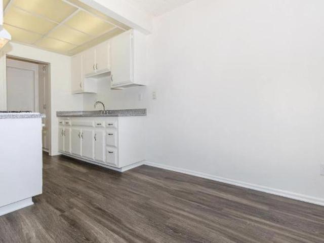 2 Br, 1 bath, Apartment 2901 Yorba Linda Blvd