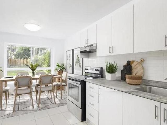 2 Br, 1 bath, Apartment 2911 Bayview Ave
