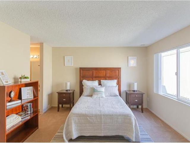 2 Br, 1 bath, Apartment 2925 Monument Boulevard