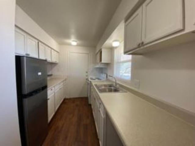 2 Br, 1 bath, Apartment 2928 W Louisiana Ave