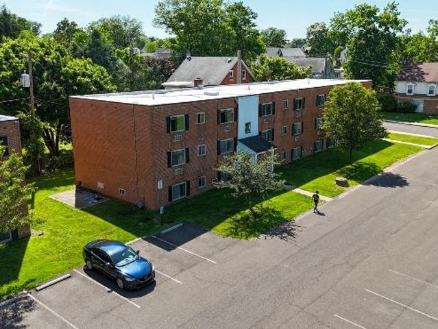 2 Br, 1 bath, Apartment 29 Poplar Street