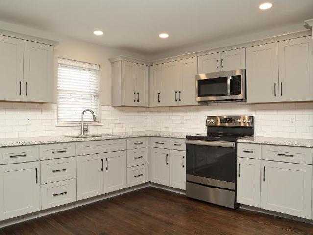 2 Br, 1 bath, Apartment 2 South Lime Street