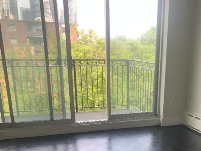 2 Br, 1 bath, Apartment 2 Superior Avenue
