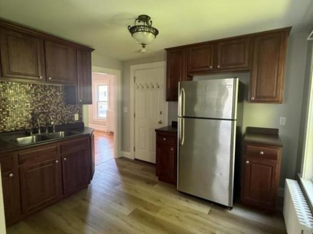 2 Br, 1 bath, Apartment 304 Grove St