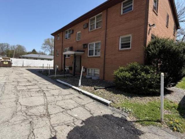 2 Br, 1 bath, Apartment 3053 Hadley Ave