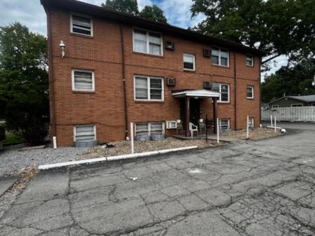 2 Br, 1 bath, Apartment 3055 Hadley Ave