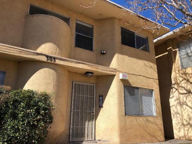 2 Br, 1 bath, Apartment 305 Valencia Dr SE