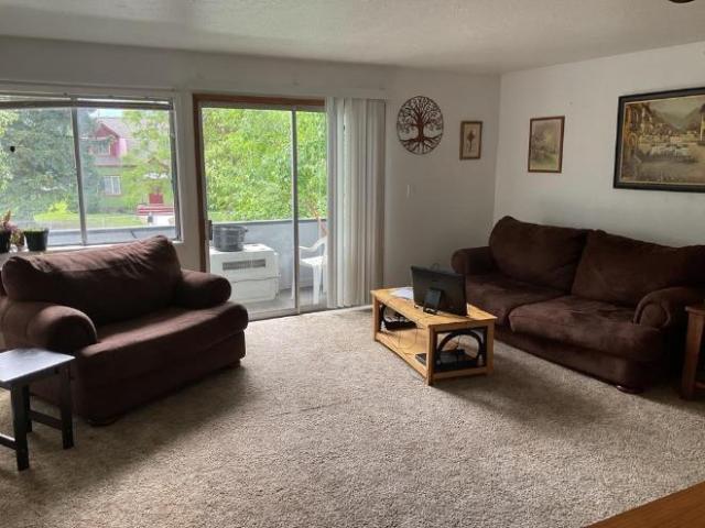 2 Br, 1 bath, Apartment 306 W 3rd St