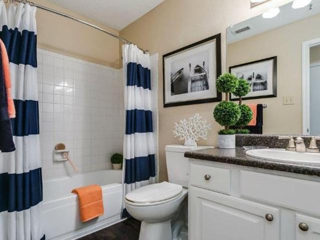 2 Br, 1 bath, Apartment 3078 Clairmont Rd NE