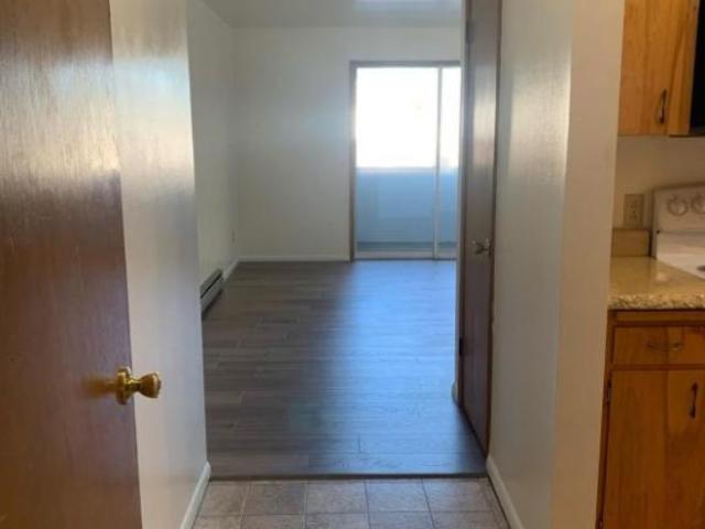 2 Br, 1 bath, Apartment 307 W 2nd St