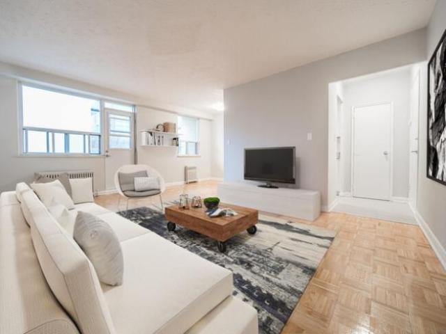 2 Br, 1 bath, Apartment 3000 Dufferin Street
