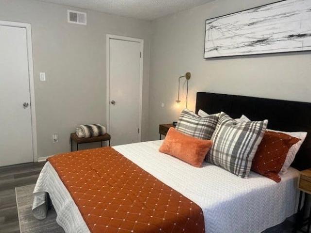 2 Br, 1 bath, Apartment 3000 Las Vegas Trail