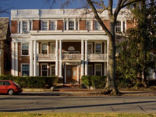 2 Br, 1 bath, Apartment 3009 Monument Ave