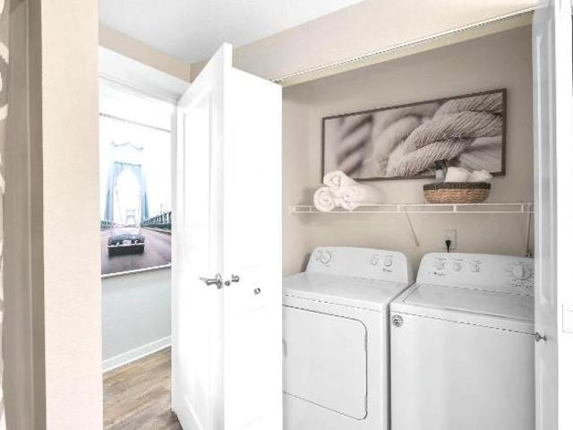 2 Br, 1 bath, Apartment 3009 NE Overlook Dr