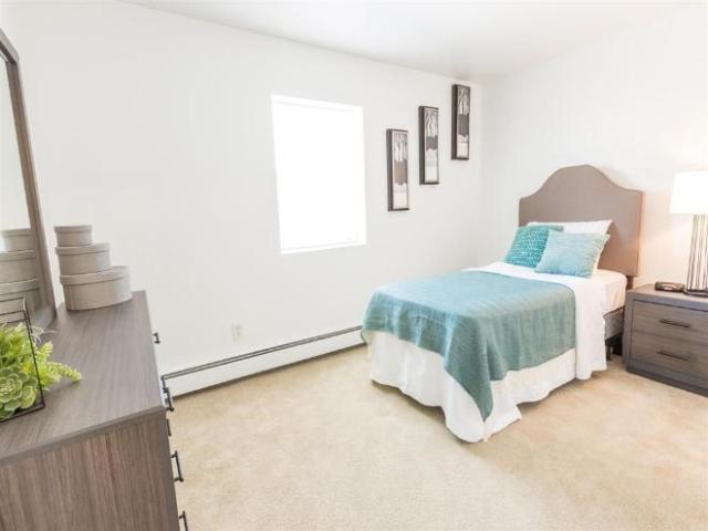 2 Br, 1 bath, Apartment 300 Glen Meadow Road